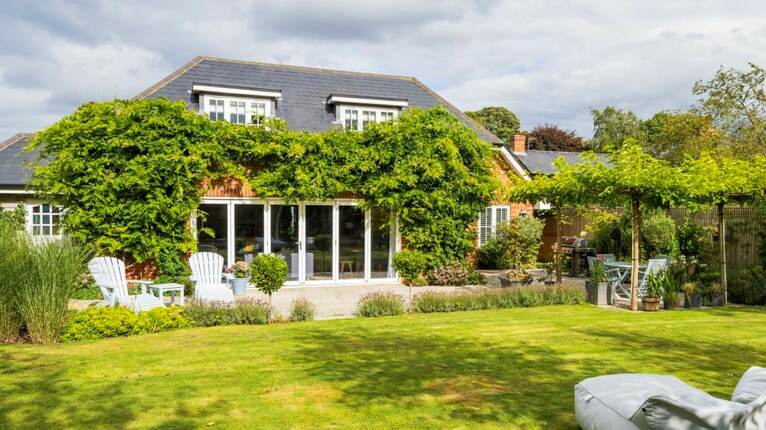 Lovely Henley-On-Thames Home - Luxury Home Exchange in Shiplake Cross ...