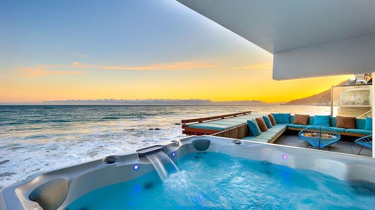 Malibu Modern Paradise | Oceanfront with amazing views and spa - Luxury ...