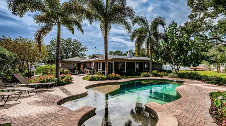 Dunedin Tropical Getaway with a Pool - Luxury Home Exchange in Dunedin ...