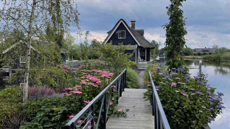 The Blue House - Luxury Home Exchange in Breukelen, Utrecht, Netherlands