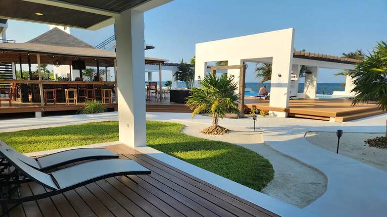 Beach Daze Retreat - Luxury Home Exchange in Caye Caulker, Belize, Belize