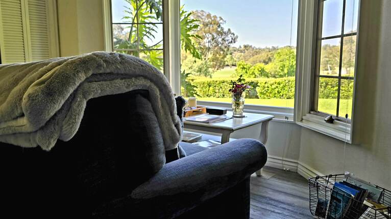 Peaceful Studio Retreat with Sensational Golf Course View and Natural ...