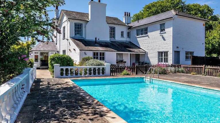 Rough Hill House - Luxury Home Exchange in East Hanningfield, England ...