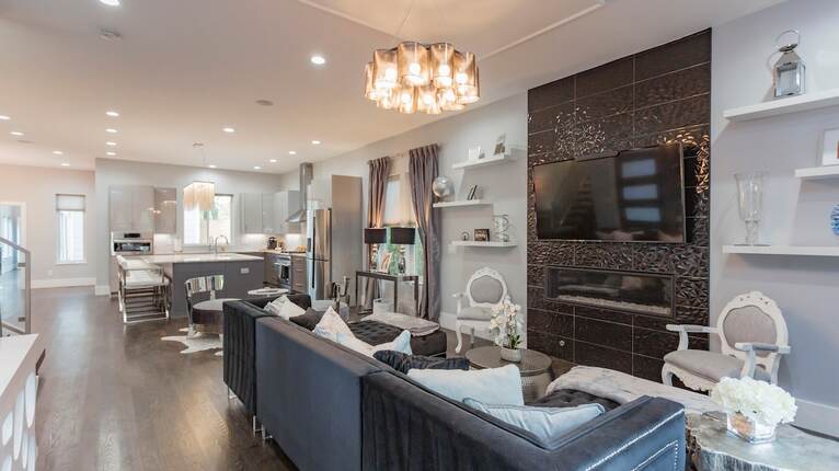 A Glamorous Escape | Custom Home Minutes from Broadway - Luxury Home ...