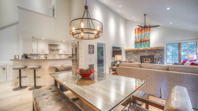 High-End Comfort Steps from the Lifts - Luxury Home Exchange in Mammoth ...