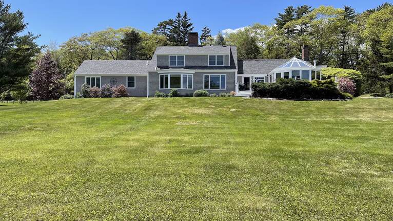 Elegant Coastal Retreat Overlooking Pemaquid River - Luxury Home ...