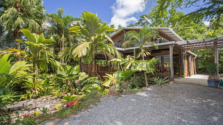 Villa Zena | Elegant Colonial-Style Escape Surrounded by Rainforest - Luxury Home Exchange in ...