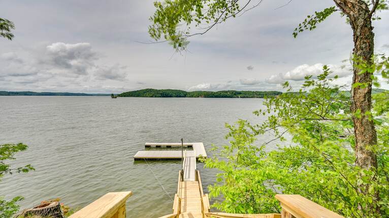 Charming Lakefront Escape with Private Dock & Hot Tub - Luxury Home Exchange in Waverly ...