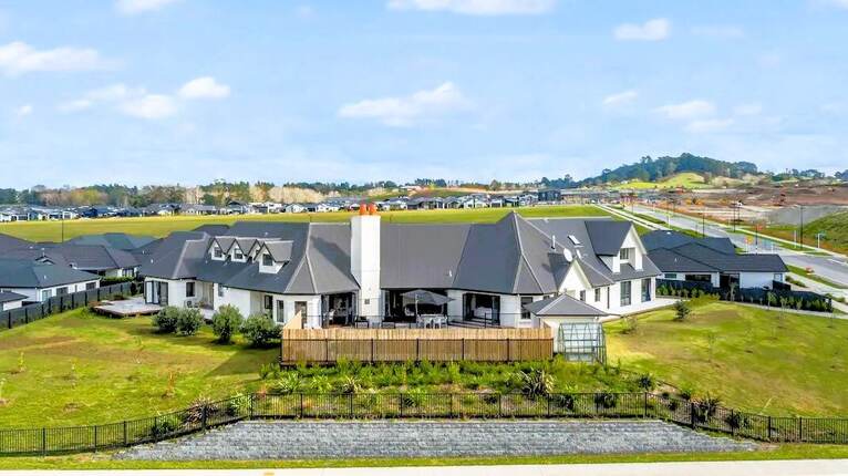 Wainui Estate | Grand Luxury Near the Coast - Luxury Home Exchange in ...