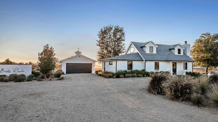 Exquisite Wine Country Escape with Sweeping Views - Luxury Home ...