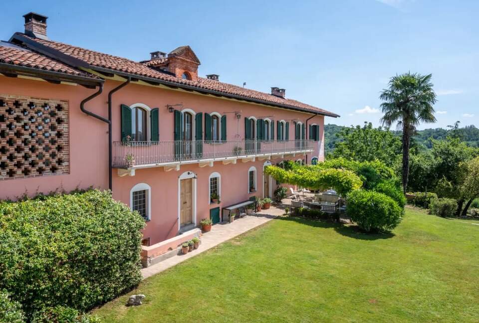 Luxury Wine Country Villa with Panoramic Vineyard Views - Luxury Home ...