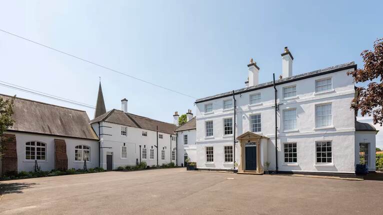 Elegant 18th-Century Hall with Modern Comforts - Luxury Home Exchange ...